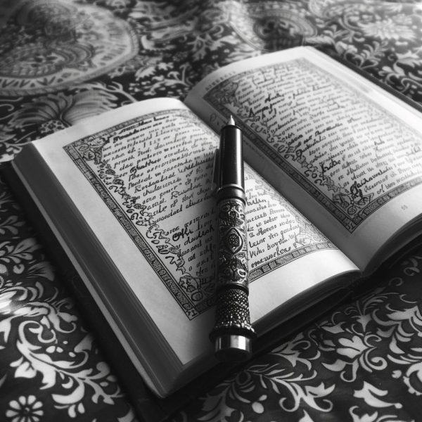 How to Pick a Pen Name (Psuedonym): 10 Famous Examples You Need to Know